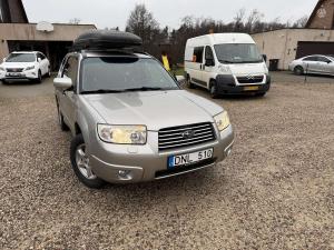 Grey Subaru Forester 2005 in Utena, with an engine capacity of 1.99 L and mileage of 238 thousand km for 2200 €, photo  on AUTOMOTO.COM.LV