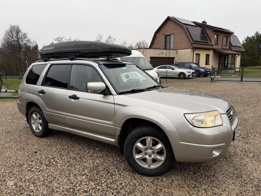 Grey Subaru Forester 2005 in Utena, with an engine capacity of 1.99 L and mileage of 238 thousand km for 2200 €, photo 6 on AUTOMOTO.COM.LV