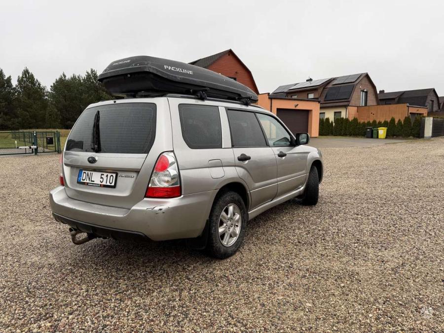 Grey Subaru Forester 2005 in Utena, with an engine capacity of 1.99 L and mileage of 238 thousand km for 2200 €, photo 8 on AUTOMOTO.COM.LV
