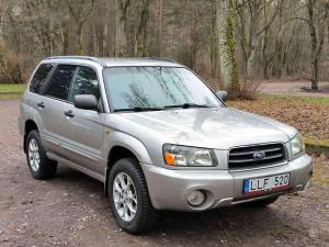 Pelēks Subaru Forester 2005 Viļņa, ar dzinēja tilpumu 2.50 L un nobraukumu 300 tūkst. km par 2500 €, foto  vietnē AUTOMOTO.COM.LV
