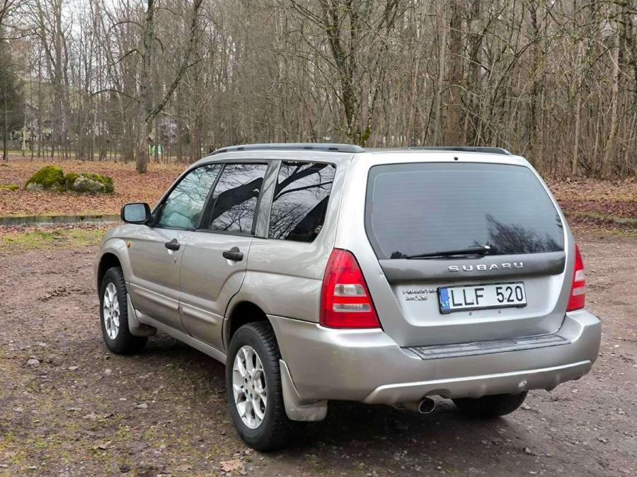 Grey Subaru Forester 2005 in Vilnius, with an engine capacity of 2.50 L and mileage of 300 thousand km for 2500 €, photo 2 on AUTOMOTO.COM.LV