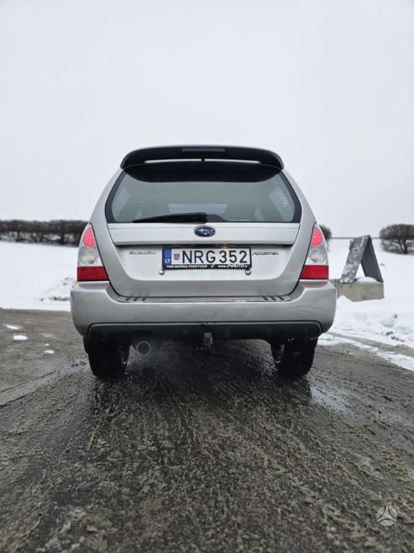 Grey Subaru Forester 2005 in Vilnius, with an engine capacity of 2.46 L and mileage of 277 thousand km for 4800 €, photo 6 on AUTOMOTO.COM.LV