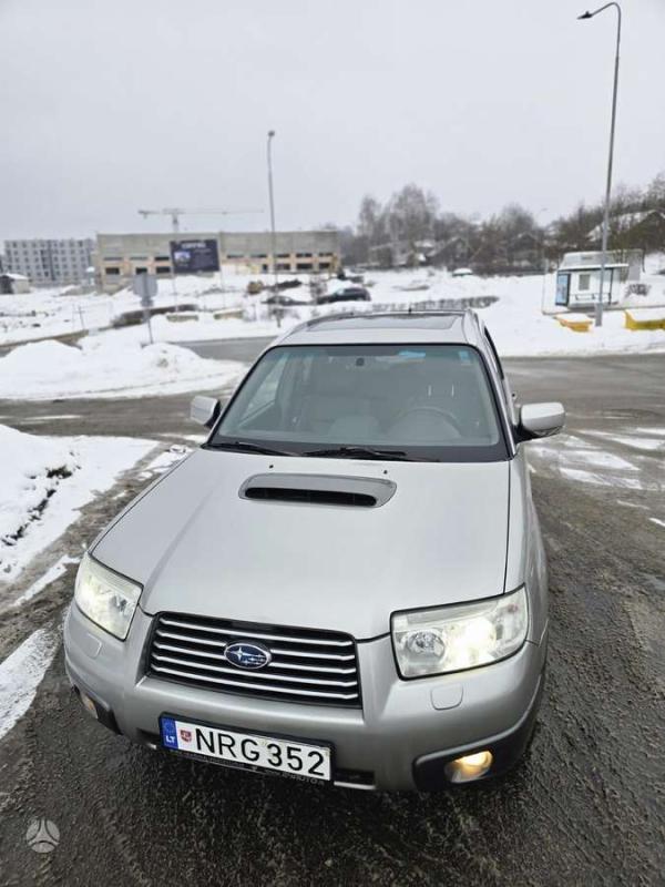 Grey Subaru Forester 2005 in Vilnius, with an engine capacity of 2.46 L and mileage of 277 thousand km for 4800 €, photo 9 on AUTOMOTO.COM.LV