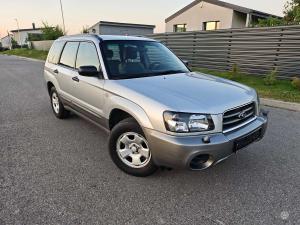 Pelēks Subaru Forester 2005 Viļņa, ar dzinēja tilpumu 1.99 L un nobraukumu 225 tūkst. km par 3750 €, foto  vietnē AUTOMOTO.COM.LV