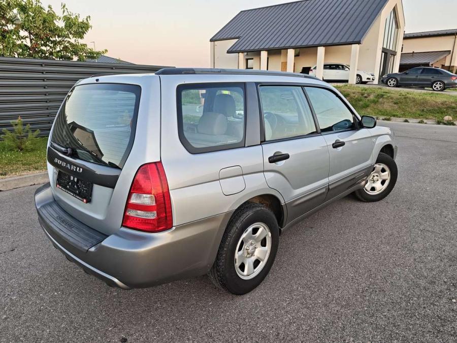 Grey Subaru Forester 2005 in Vilnius, with an engine capacity of 1.99 L and mileage of 225 thousand km for 3750 €, photo 3 on AUTOMOTO.COM.LV