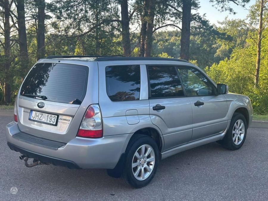 Grey Subaru Forester 2005 in Nemencine, with an engine capacity of 1.99 L and mileage of 308 thousand km for 2200 €, photo 5 on AUTOMOTO.COM.LV
