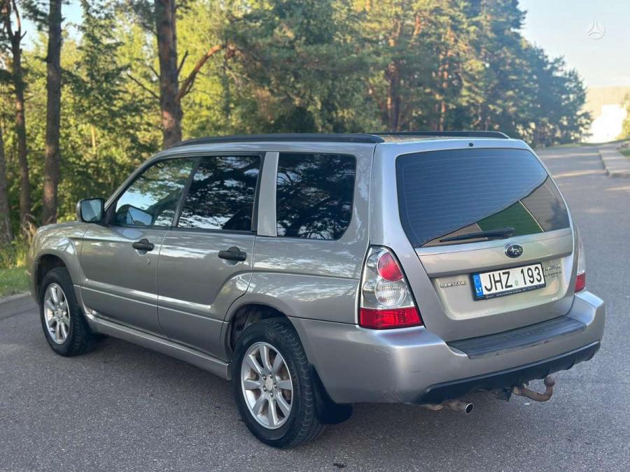 Grey Subaru Forester 2005 in Nemencine, with an engine capacity of 1.99 L and mileage of 308 thousand km for 2200 €, photo 6 on AUTOMOTO.COM.LV