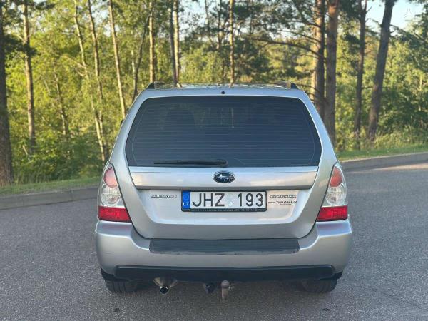Grey Subaru Forester 2005 in Nemencine, with an engine capacity of 1.99 L and mileage of 308 thousand km for 2200 €, photo 6 on AUTOMOTO.COM.LV