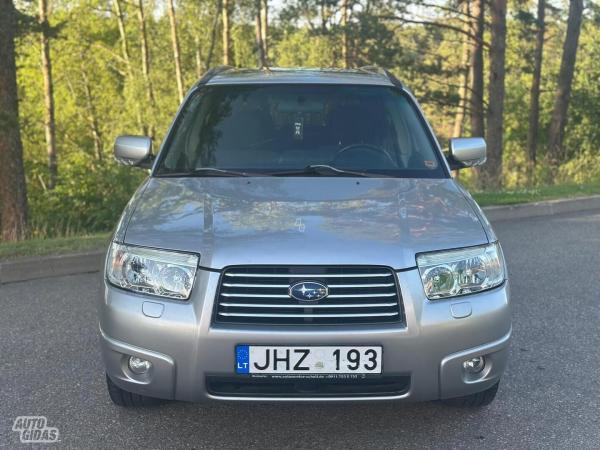 Grey Subaru Forester 2005 in Vilnius, with an engine capacity of 2.00 L and mileage of 308 thousand km for 2200 €, photo 3 on AUTOMOTO.COM.LV