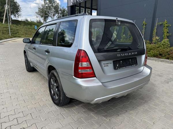 Pelēks Subaru Forester 2005 Viļņa, ar dzinēja tilpumu 1.99 L un nobraukumu 217 tūkst. km par 3800 €, foto 7 vietnē AUTOMOTO.COM.LV