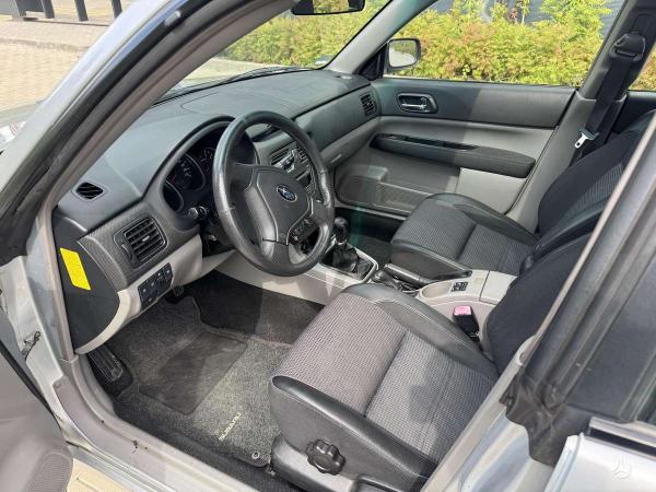 Pelēks Subaru Forester 2005 Viļņa, ar dzinēja tilpumu 1.99 L un nobraukumu 217 tūkst. km par 3800 €, foto 9 vietnē AUTOMOTO.COM.LV