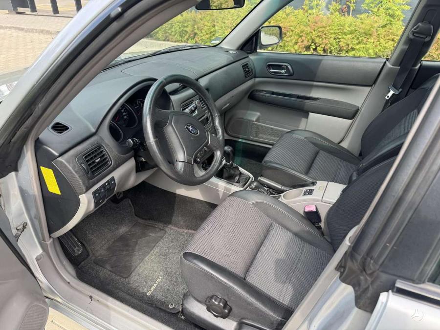 Grey Subaru Forester 2005 in Vilnius, with an engine capacity of 1.99 L and mileage of 217 thousand km for 3800 €, photo 10 on AUTOMOTO.COM.LV