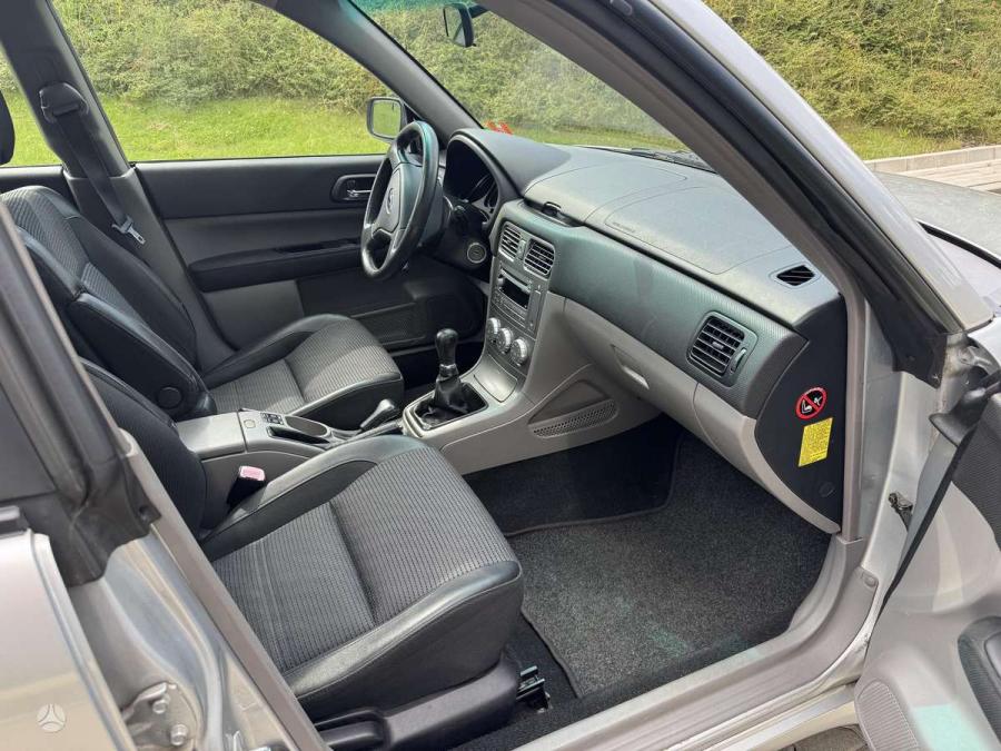 Grey Subaru Forester 2005 in Vilnius, with an engine capacity of 1.99 L and mileage of 217 thousand km for 3800 €, photo 15 on AUTOMOTO.COM.LV