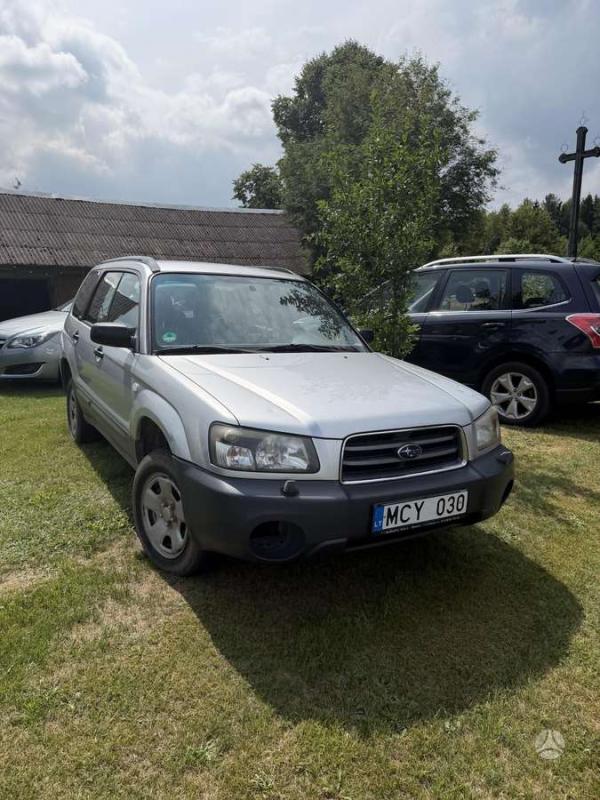 Pelēks Subaru Forester 2005 Varėna, ar dzinēja tilpumu 1.99 L un nobraukumu 239 tūkst. km par 1500 €, foto 1 vietnē AUTOMOTO.COM.LV