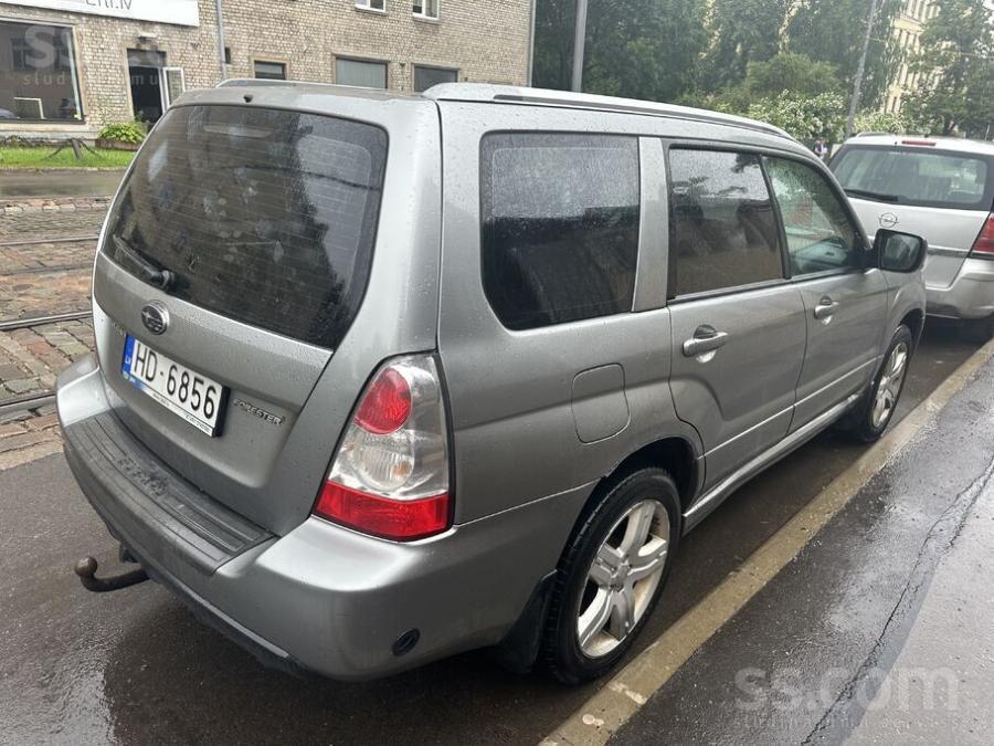 Pelēks Subaru Forester 2006 Rīga, ar dzinēja tilpumu 2.50 L un nobraukumu 378 tūkst. km par 1650 €, foto 4 vietnē AUTOMOTO.COM.LV