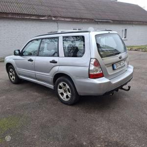 Pelēks Subaru Forester 2006 Varėna, ar dzinēja tilpumu 2.00 L un nobraukumu 222 tūkst. km par 2500 €, foto 4 vietnē AUTOMOTO.COM.LV