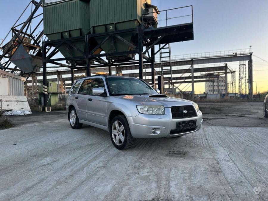 Grey Subaru Forester 2006 in Vilnius, with an engine capacity of 2.46 L and mileage of 276 thousand km for 3300 €, photo 1 on AUTOMOTO.COM.LV