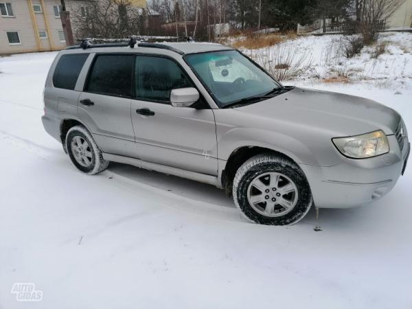Pelēks Subaru Forester 2006 Utena, ar dzinēja tilpumu 2.00 L un nobraukumu 238 tūkst. km par 2450 €, foto 4 vietnē AUTOMOTO.COM.LV
