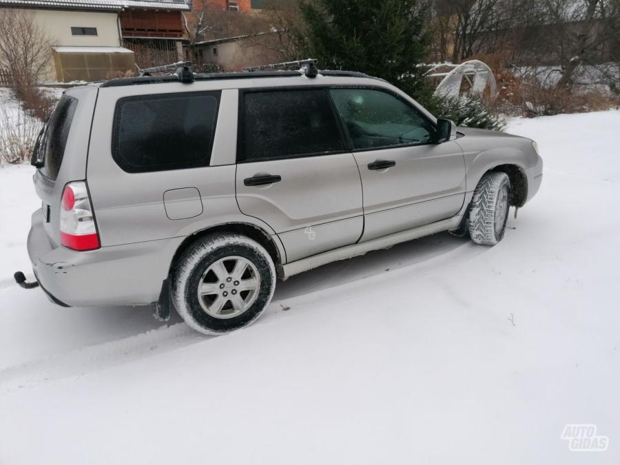 Pelēks Subaru Forester 2006 Utena, ar dzinēja tilpumu 2.00 L un nobraukumu 238 tūkst. km par 2450 €, foto 5 vietnē AUTOMOTO.COM.LV
