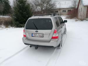Pelēks Subaru Forester 2006 Utena, ar dzinēja tilpumu 2.00 L un nobraukumu 238 tūkst. km par 2450 €, foto 6 vietnē AUTOMOTO.COM.LV