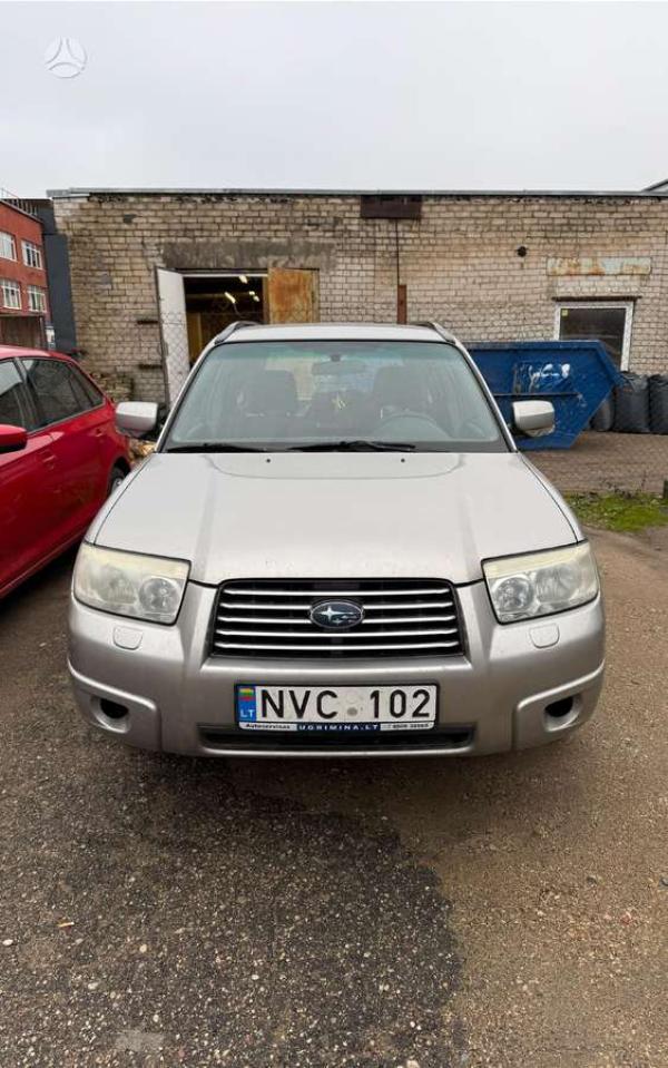 Pelēks Subaru Forester 2006 Viļņa, ar dzinēja tilpumu 1.99 L un nobraukumu 203 tūkst. km par 1800 €, foto 2 vietnē AUTOMOTO.COM.LV