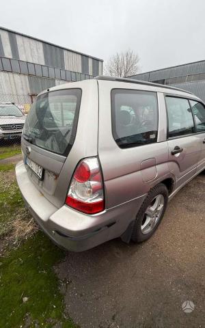 Pelēks Subaru Forester 2006 Viļņa, ar dzinēja tilpumu 1.99 L un nobraukumu 203 tūkst. km par 1800 €, foto 4 vietnē AUTOMOTO.COM.LV