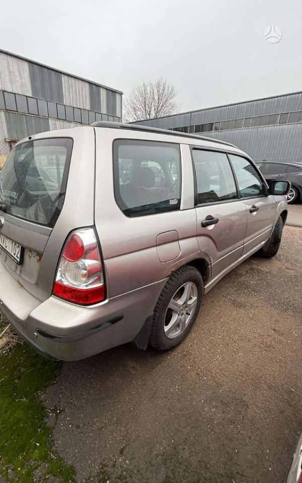 Pelēks Subaru Forester 2006 Viļņa, ar dzinēja tilpumu 1.99 L un nobraukumu 203 tūkst. km par 1800 €, foto 5 vietnē AUTOMOTO.COM.LV