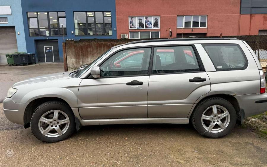 Pelēks Subaru Forester 2006 Viļņa, ar dzinēja tilpumu 1.99 L un nobraukumu 203 tūkst. km par 1800 €, foto 6 vietnē AUTOMOTO.COM.LV