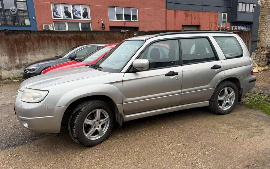 Pelēks Subaru Forester 2006 Viļņa, ar dzinēja tilpumu 1.99 L un nobraukumu 203 tūkst. km par 1800 €, foto 7 vietnē AUTOMOTO.COM.LV