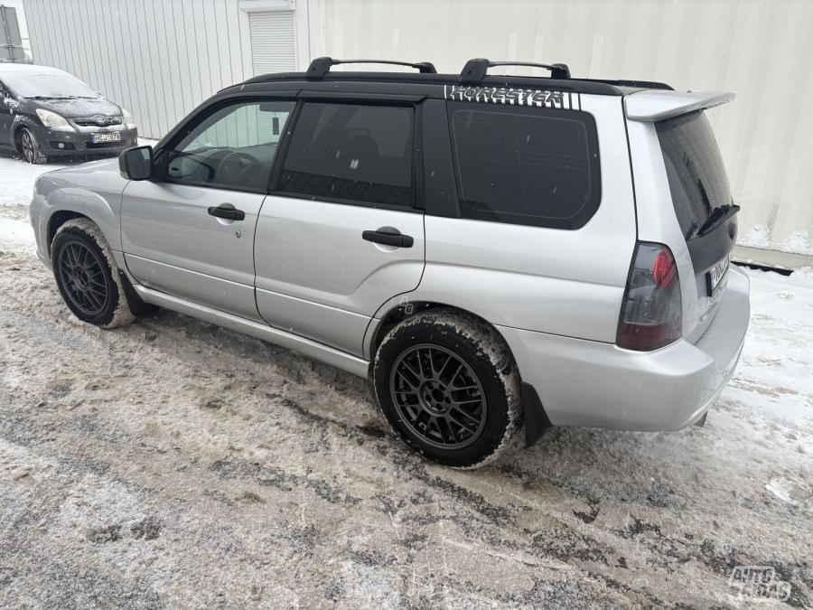 Grey Subaru Forester 2006 in Vilnius, with an engine capacity of 2.50 L and mileage of 392 thousand km for 4900 €, photo 4 on AUTOMOTO.COM.LV