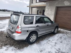 Pelēks Subaru Forester 2006 Vilkaviškis, ar dzinēja tilpumu 2.00 L un nobraukumu 223 tūkst. km par 3650 €, foto  vietnē AUTOMOTO.COM.LV