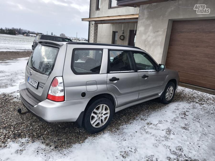 Grey Subaru Forester 2006 in Vilkaviskis, with an engine capacity of 2.00 L and mileage of 223 thousand km for 3650 €, photo 1 on AUTOMOTO.COM.LV