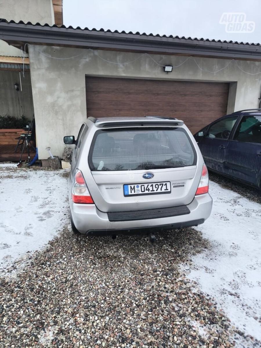 Grey Subaru Forester 2006 in Vilkaviskis, with an engine capacity of 2.00 L and mileage of 223 thousand km for 3650 €, photo 2 on AUTOMOTO.COM.LV