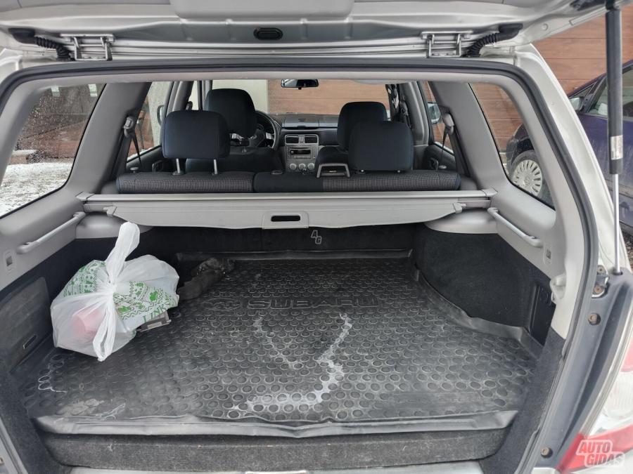 Grey Subaru Forester 2006 in Vilkaviskis, with an engine capacity of 2.00 L and mileage of 223 thousand km for 3650 €, photo 6 on AUTOMOTO.COM.LV