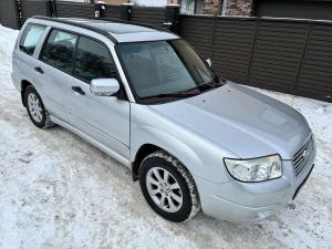 Pelēks Subaru Forester 2006 Viļņa, ar dzinēja tilpumu 1.99 L un nobraukumu 173 tūkst. km par 4200 €, foto  vietnē AUTOMOTO.COM.LV