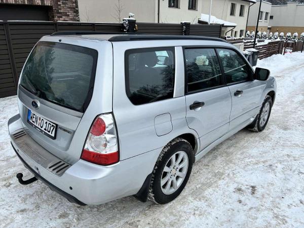 Pelēks Subaru Forester 2006 Viļņa, ar dzinēja tilpumu 1.99 L un nobraukumu 173 tūkst. km par 4200 €, foto 5 vietnē AUTOMOTO.COM.LV