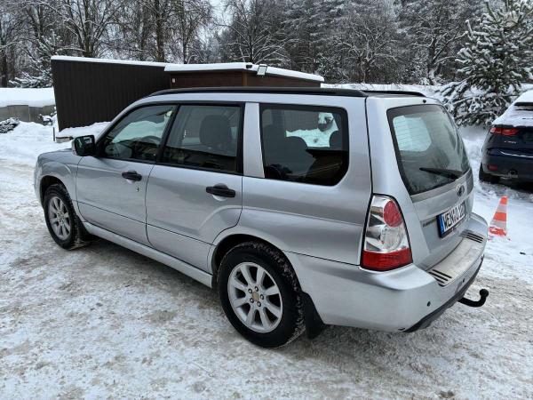 Pelēks Subaru Forester 2006 Viļņa, ar dzinēja tilpumu 1.99 L un nobraukumu 173 tūkst. km par 4200 €, foto 6 vietnē AUTOMOTO.COM.LV