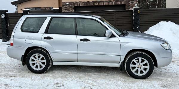 Pelēks Subaru Forester 2006 Viļņa, ar dzinēja tilpumu 1.99 L un nobraukumu 173 tūkst. km par 4200 €, foto 7 vietnē AUTOMOTO.COM.LV