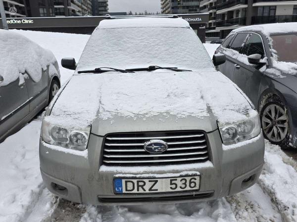 Pelēks Subaru Forester 2006 Viļņa, ar dzinēja tilpumu 2.46 L un nobraukumu 400 tūkst. km par 1000 €, foto 2 vietnē AUTOMOTO.COM.LV