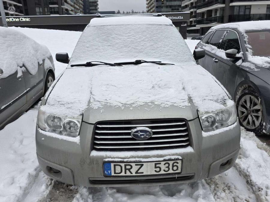 Grey Subaru Forester 2006 in Vilnius, with an engine capacity of 2.46 L and mileage of 400 thousand km for 1000 €, photo 2 on AUTOMOTO.COM.LV