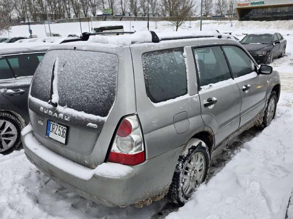 Pelēks Subaru Forester 2006 Viļņa, ar dzinēja tilpumu 2.46 L un nobraukumu 400 tūkst. km par 1000 €, foto 4 vietnē AUTOMOTO.COM.LV