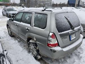 Grey Subaru Forester 2006 in Vilnius, with an engine capacity of 2.46 L and mileage of 400 thousand km for 1000 €, photo 5 on AUTOMOTO.COM.LV