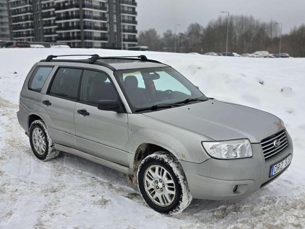 Grey Subaru Forester 2006 in Vilnius, with an engine capacity of 2.46 L and mileage of 400 thousand km for 1200 €, photo 1 on AUTOMOTO.COM.LV
