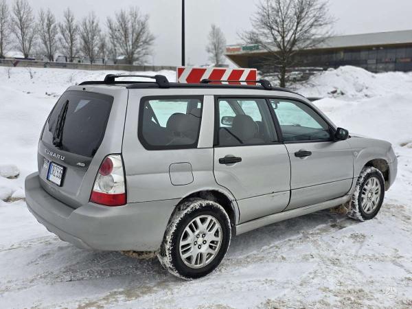 Grey Subaru Forester 2006 in Vilnius, with an engine capacity of 2.46 L and mileage of 400 thousand km for 1200 €, photo 2 on AUTOMOTO.COM.LV