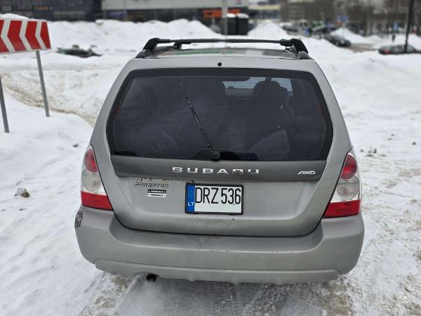 Grey Subaru Forester 2006 in Vilnius, with an engine capacity of 2.46 L and mileage of 400 thousand km for 1200 €, photo 3 on AUTOMOTO.COM.LV