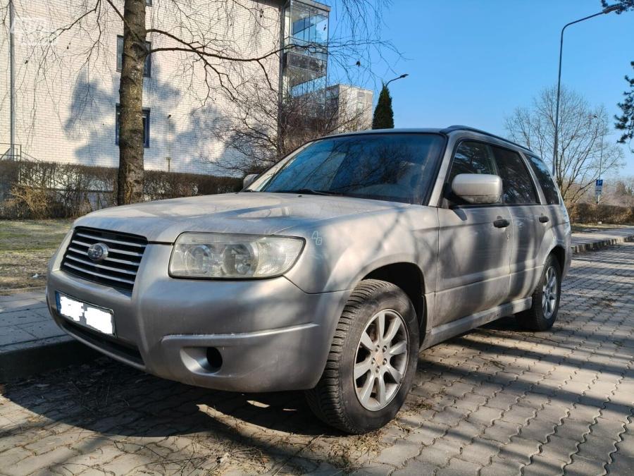Grey Subaru Forester 2006 in Vilnius, with an engine capacity of 2.00 L and mileage of 258 thousand km for 2000 €, photo 1 on AUTOMOTO.COM.LV