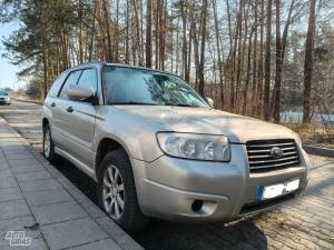 Grey Subaru Forester 2006 in Vilnius, with an engine capacity of 2.00 L and mileage of 258 thousand km for 2000 €, photo 3 on AUTOMOTO.COM.LV