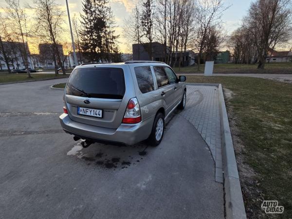 Pelēks Subaru Forester 2006 Naujoji Akmenė, ar dzinēja tilpumu 2.00 L un nobraukumu 227 tūkst. km par 2400 €, foto 3 vietnē AUTOMOTO.COM.LV