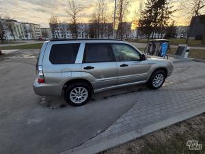 Pelēks Subaru Forester 2006 Naujoji Akmenė, ar dzinēja tilpumu 2.00 L un nobraukumu 227 tūkst. km par 2400 €, foto 5 vietnē AUTOMOTO.COM.LV