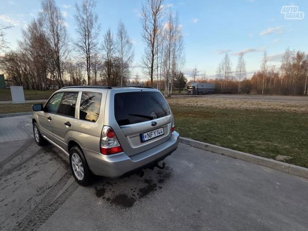 Pelēks Subaru Forester 2006 Naujoji Akmenė, ar dzinēja tilpumu 2.00 L un nobraukumu 227 tūkst. km par 2400 €, foto 5 vietnē AUTOMOTO.COM.LV